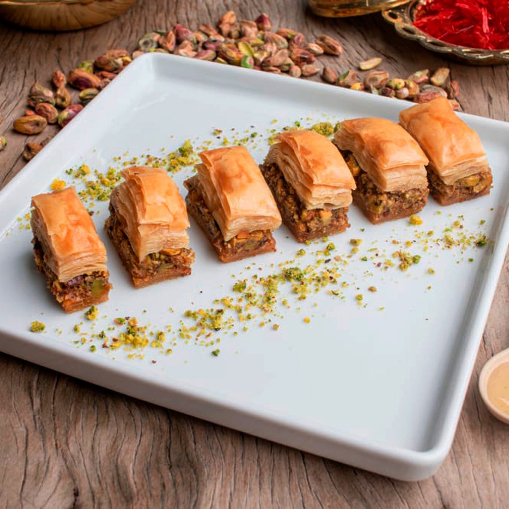 Caixa Mix Pistache Dubai – Alyah Sweets
